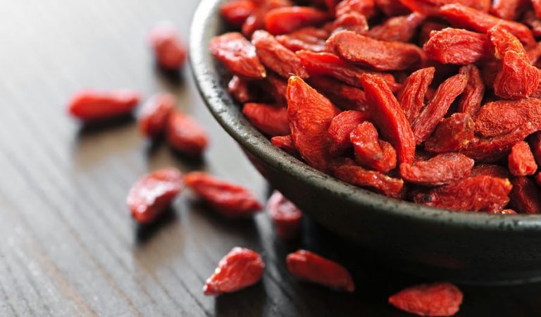 Goji berry Fruta: Para que serve, valor nutricional, benefícios e ...